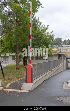 Automated Parking Barrier Ramp Up Position Stock Photo - Alamy