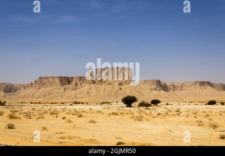 The Jabal Tuwaiq Mountains ridge, Riyadh, Saudi Arabia Stock Photo - Alamy