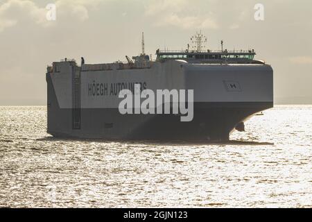 RoRo Hoegh Tracer heading to Royal Portbury docks Stock Photo - Alamy
