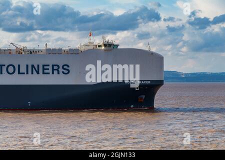 RoRo Hoegh Tracer heading to Royal Portbury docks Stock Photo - Alamy