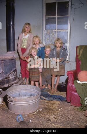 USA Alabama 1967. A visibly poor home of a white family with the six ...