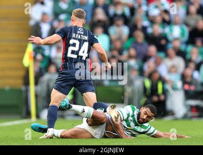 Celtic's Cameron Carter-Vickers challenges Lazio's Valentin Castellanos ...
