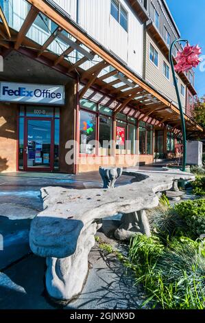 FedEx store front Stock Photo - Alamy
