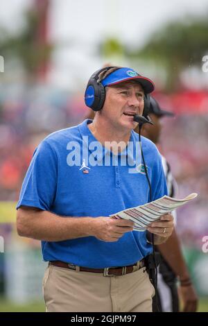 Florida head coach Dan Mullen watches from the sidelines during the ...