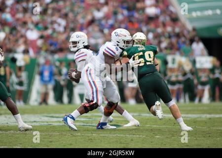 Florida offensive lineman Richard Gouraige (76) sets up to block during ...