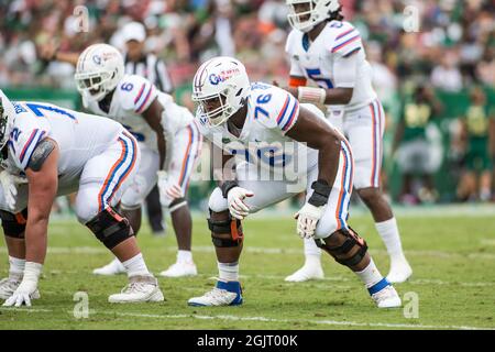 Florida offensive lineman Richard Gouraige (76) sets up to block during ...