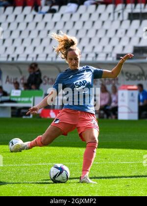 Fabienne Dongus (TSG Hoffenheim, #33) beim Einlaufen, GER, TSG 1899 ...
