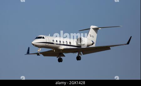 Plane Gulfstream G400 comes in for a landing Stock Photo - Alamy