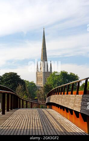 The curved Jarrold bridge over the river Wensum in Norwich Stock Photo ...