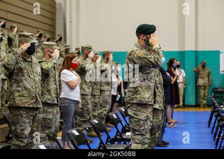Soldiers render honors during the Republic of Korea and US National ...