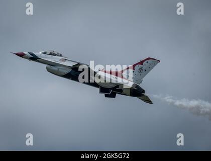 The Air Force Maj. Michelle Curran (top), Thunderbird lead solo, and ...