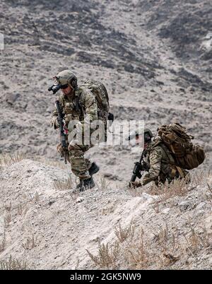 Soldiers with the 56th Chemical Reconnaissance Detachment (CRD), 4th ...