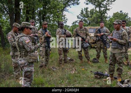 Soldiers assigned to 4th Battalion, 409th Brigade Support Battalion ...