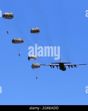 Soldiers with the 294th Quartermaster Company, 338th Quartermaster ...