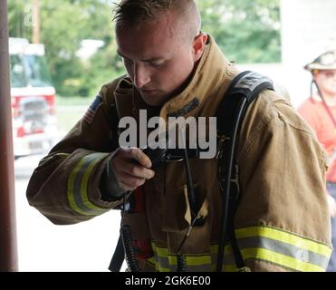 A Soldier from the 228th Engineer Company, 337th Engineer Battalion ...