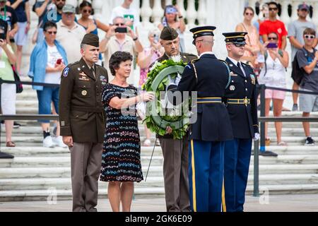 Maj. Gen. Matthew McFarlane, commanding general for the 4th Infantry ...