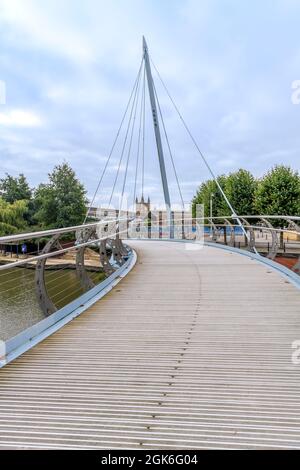 S-shaped Valentine Bridge, Temple Meads, Bristol, England, UK Stock ...