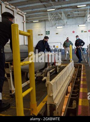 atlantic ocean, HANGAR BAY, Sailors, security qualification exercise, U ...
