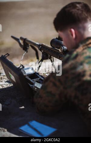 U.S. Marines with 2d Reconnaissance Battalion, 2d Marine Division ...