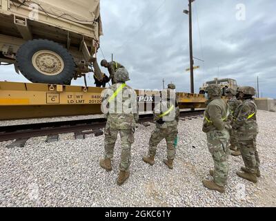 Soldiers with 504th Military Intelligence Brigade, 15th MI Battalion ...