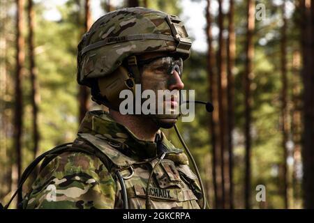 U.S. Army 1st Lt. Thomas Suddes (right), 756th Ordnance Company (EOD ...
