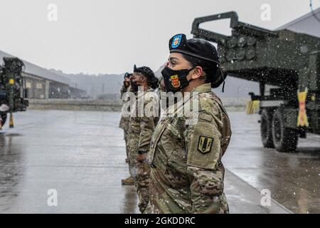 Soldiers assigned to 1st Battalion, 77th Field Artillery Regiment ...