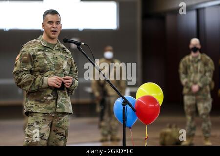 Commanding general of 1st Armored Division and Fort Bliss, Maj. Gen ...