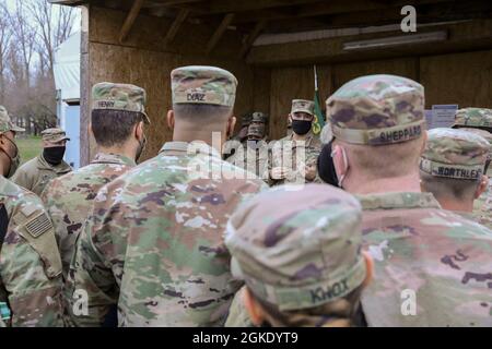U.S. Army Col. Andrew Conant presents Soldiers from the 428th ...