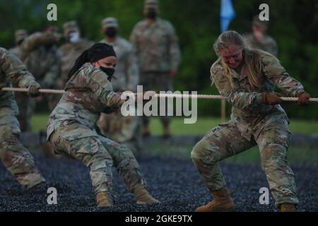Soldiers participate in the 303rd Military Intelligence Battalion ...