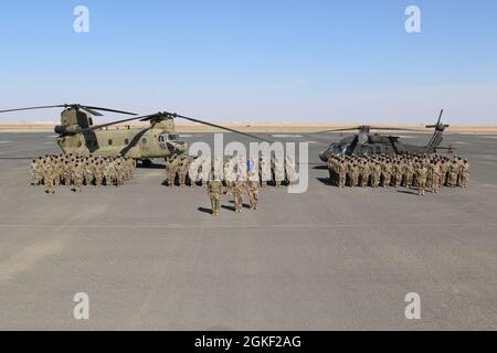 U.S. Soldiers with Bravo Company, 628th Aviation Support Battalion ...