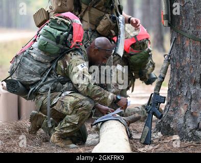 A Special Forces candidate at the U.S. Army John F. Kennedy Special ...