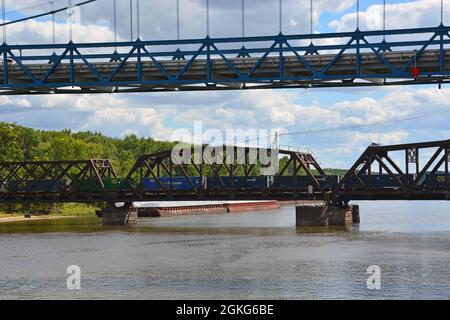 The Clinton Railroad Bridge competed in 1909 between Iowa and Illinois ...