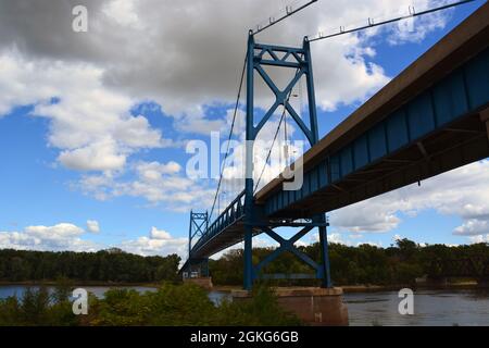 The US Route 30 Gateway Bridge over the Mississippi River opened in ...
