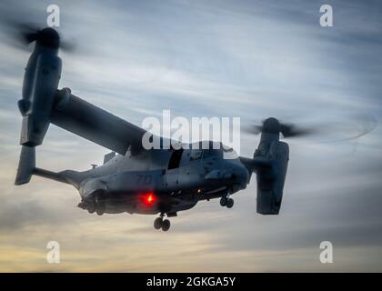 MH-60 Seahawk launches from USS Fitzgerald 150425 Stock Photo - Alamy