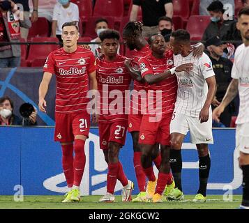 Luka Sucic of RB Salzburg in action with Joan Jordan of Sevilla CF ...