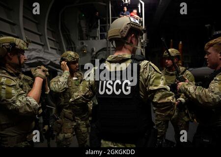 U.S. Coast Guardsmen assigned to Maritime Security Response Team (MSRT ...