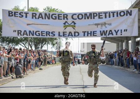Airborne and Ranger Training Brigade rangers demonstrate their skills ...