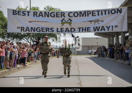 Airborne and Ranger Training Brigade rangers demonstrate their skills ...