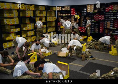 Military basic trainees receive their Operational Camouflage Pattern ...