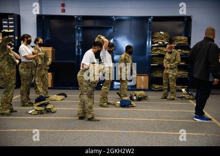 Military basic trainees receive their Operational Camouflage Pattern ...