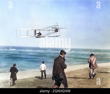 Wright Brothers, aviation history - Glider at Kitty Hawk, 1911 Stock ...