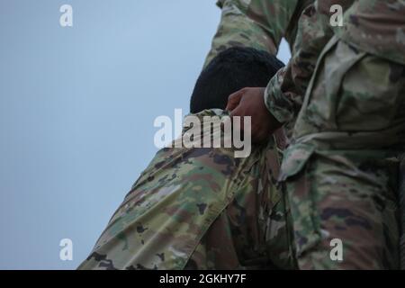 Soldiers participate in the 303rd Military Intelligence Battalion ...