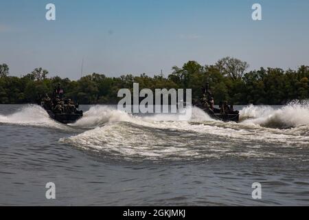 Hungarian Special Operations Forces and Naval Special Warfare operators ...