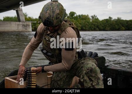 Hungarian Special Operations Forces and Naval Special Warfare operators ...