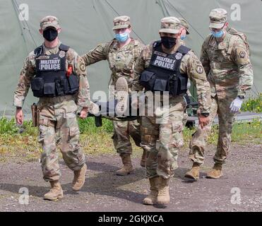 Soldiers assigned to the 64th Military Police Company under the 720th ...