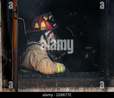 Guardsmen assigned to the 171st Air Refueling Wing, Pennsylvania Air ...