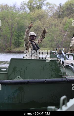 Army Reserve Soldiers from the 652nd Engineer Company (Multi-Role ...