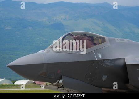 Italian Air Force F-35A in flight over Iceland Stock Photo - Alamy