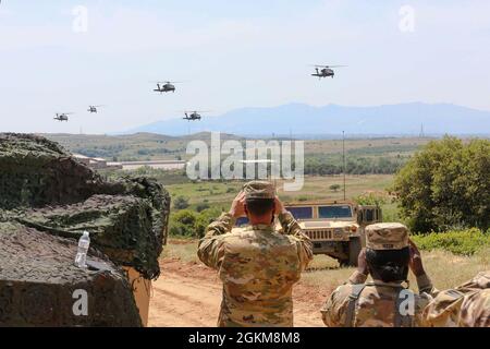 Soldiers from the 167th Regiment Infantry, 2nd Battalion, stationed at ...