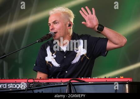 Joseph Washbourn of Toploader performing at the Cambridge Club Festival ...